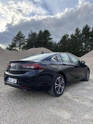 Black Buick Regal 2018 in Vilnius, with an engine capacity of 2.00 L and mileage of 53 thousand km for 12900 €, photo 6 on AUTOMOTO.COM.LV