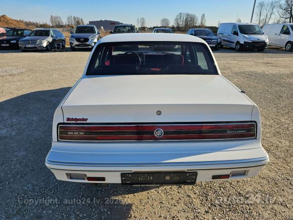 White Buick Skylark 1990 in Tartu, with an engine capacity of 3.30 L and mileage of 159 thousand km for 7490 €, photo 4 on AUTOMOTO.COM.LV