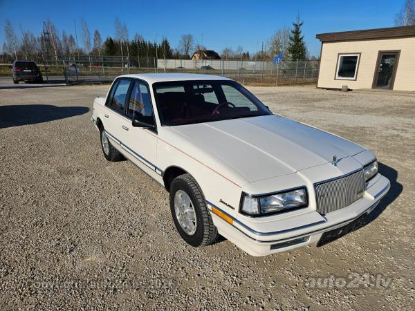 White Buick Skylark 1990 in Tartu, with an engine capacity of 3.30 L and mileage of 159 thousand km for 7490 €, photo 5 on AUTOMOTO.COM.LV