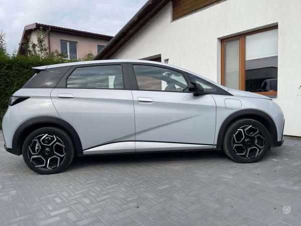 Pelēks BYD Dolphin 2024 Alīta, ar dzinēja tilpumu 0.00 L un nobraukumu 33 tūkst. km par 19900 €, foto 4 vietnē AUTOMOTO.COM.LV
