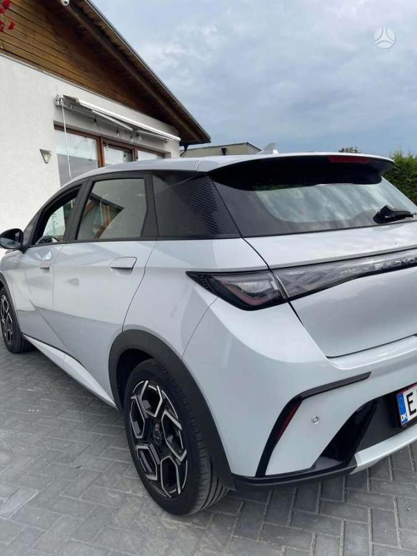 Pelēks BYD Dolphin 2024 Alīta, ar dzinēja tilpumu 0.00 L un nobraukumu 33 tūkst. km par 19900 €, foto 5 vietnē AUTOMOTO.COM.LV