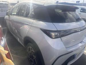 White BYD Dolphin 2025 in Prienai, with an engine capacity of 0.00 L and mileage of 27 thousand km for 11900 €, photo 6 on AUTOMOTO.COM.LV