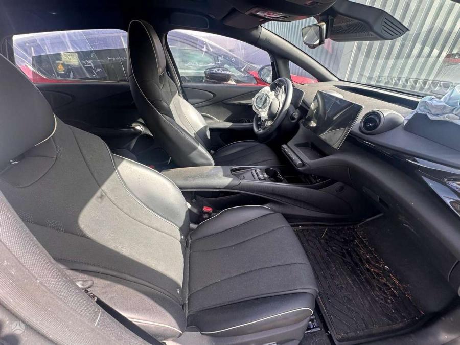 White BYD Dolphin 2025 in Prienai, with an engine capacity of 0.00 L and mileage of 27 thousand km for 11900 €, photo 7 on AUTOMOTO.COM.LV