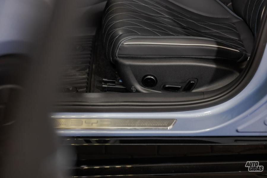Zils BYD Seal 2025 Viļņa, ar dzinēja tilpumu 0.00 L un nobraukumu 10 tūkst. km par 42551 €, foto 20 vietnē AUTOMOTO.COM.LV
