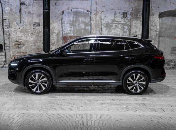 Melns BYD Seal U 2026 Kauņa, ar dzinēja tilpumu 1.50 L un nobraukumu 1 tūkst. km par 37000 €, foto 3 vietnē AUTOMOTO.COM.LV