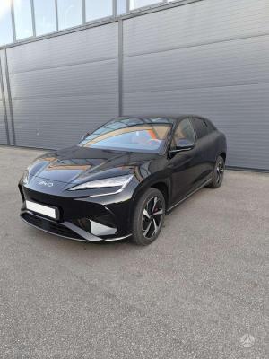 Melns BYD Sealion 7 2025 Klaipėda, ar dzinēja tilpumu 0.00 L un nobraukumu 14 tūkst. km par 39800 €, foto  vietnē AUTOMOTO.COM.LV