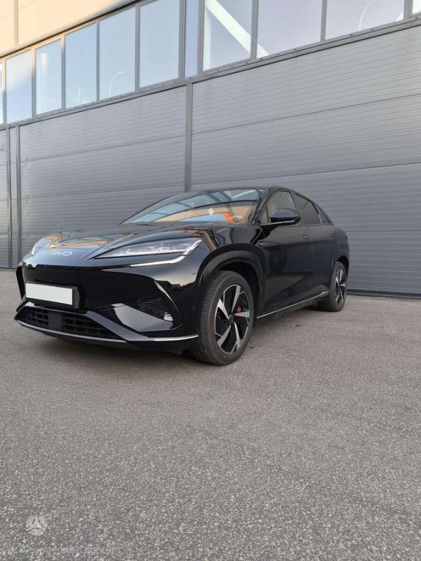 Black BYD Sealion 7 2025 in Klaipeda, with an engine capacity of 0.00 L and mileage of 14 thousand km for 39800 €, photo 2 on AUTOMOTO.COM.LV