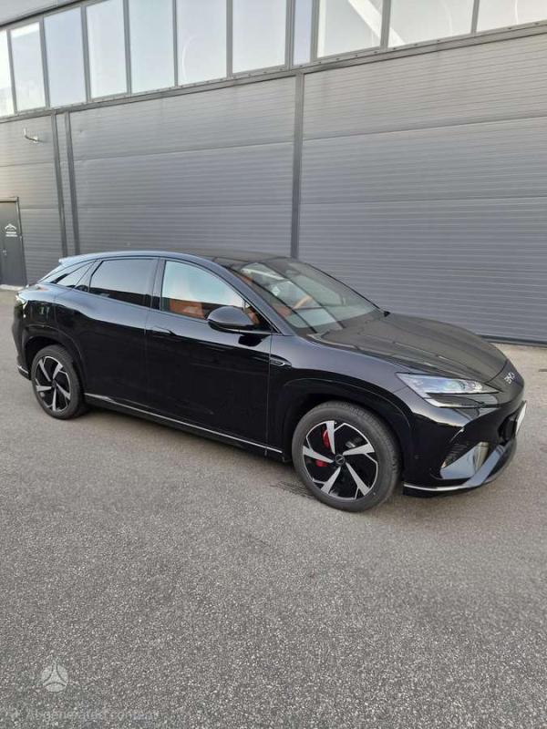 Black BYD Sealion 7 2025 in Klaipeda, with an engine capacity of 0.00 L and mileage of 14 thousand km for 39800 €, photo 3 on AUTOMOTO.COM.LV