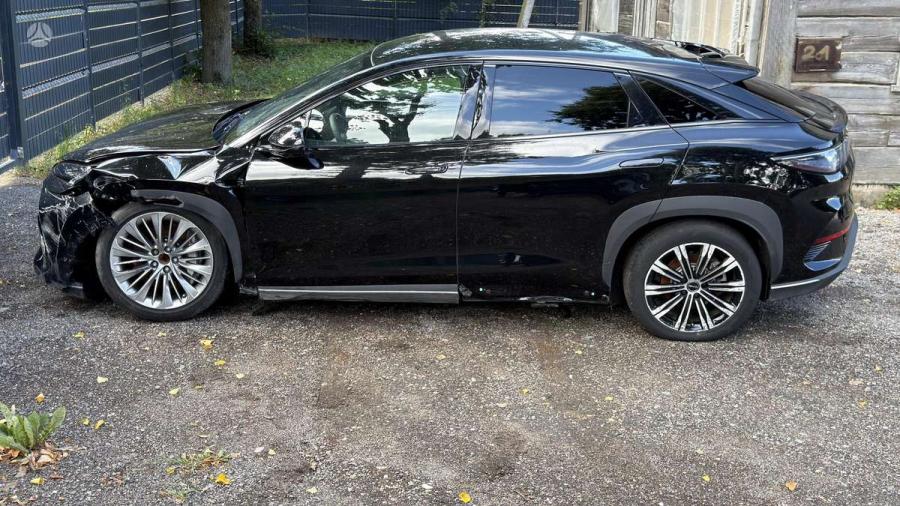 Black BYD Sealion 7 2025 in Jonava, with an engine capacity of 0.00 L and mileage of 10 thousand km for 25600 €, photo 5 on AUTOMOTO.COM.LV