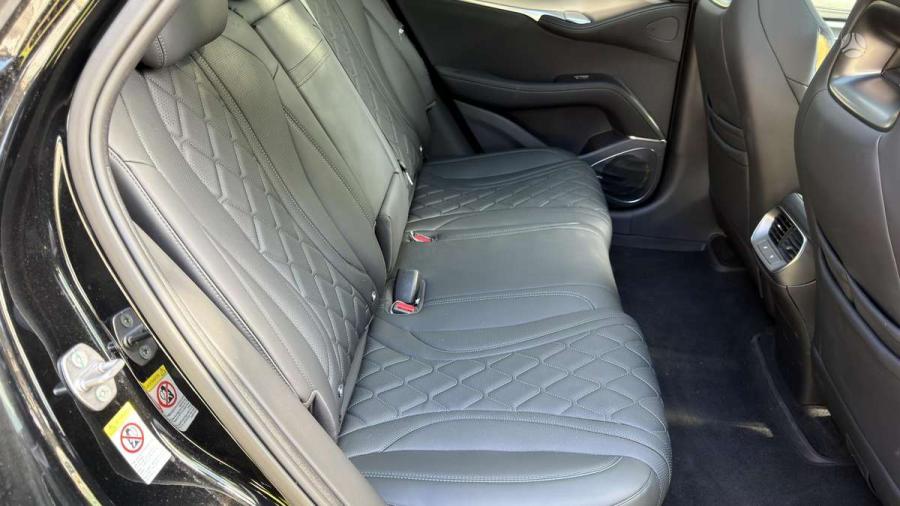 Black BYD Sealion 7 2025 in Jonava, with an engine capacity of 0.00 L and mileage of 10 thousand km for 25600 €, photo 19 on AUTOMOTO.COM.LV