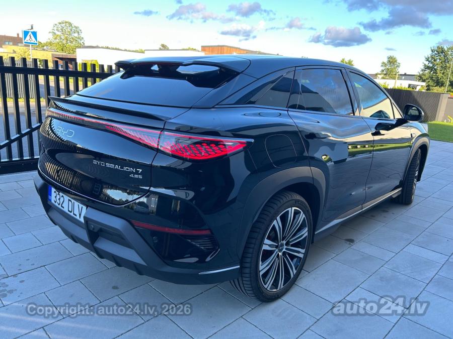 Melns BYD Sealion 7 2025 Tallina, ar dzinēja tilpumu 0.00 L un nobraukumu 14 tūkst. km par 55800 €, foto 3 vietnē AUTOMOTO.COM.LV