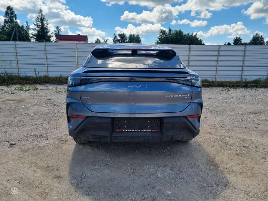 Grey BYD Sealion 7 2025 in Marijampole, with an engine capacity of 0.00 L and mileage of 4 thousand km for 31900 €, photo 8 on AUTOMOTO.COM.LV