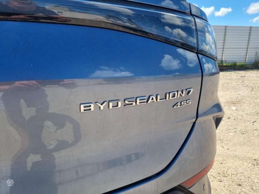 Grey BYD Sealion 7 2025 in Marijampole, with an engine capacity of 0.00 L and mileage of 4 thousand km for 31900 €, photo 16 on AUTOMOTO.COM.LV