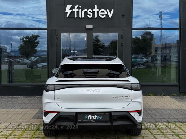 Balts BYD Sealion 7 2025 Tallina, ar dzinēja tilpumu 0.00 L un nobraukumu 22 tūkst. km par 54990 €, foto 6 vietnē AUTOMOTO.COM.LV