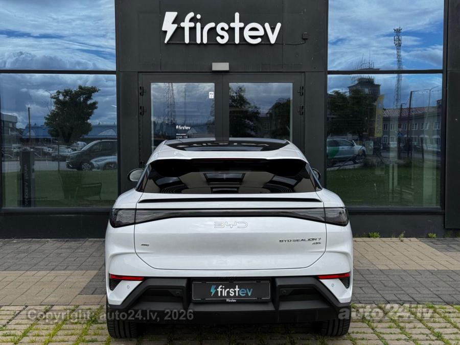 Balts BYD Sealion 7 2025 Tallina, ar dzinēja tilpumu 0.00 L un nobraukumu 22 tūkst. km par 54990 €, foto 7 vietnē AUTOMOTO.COM.LV