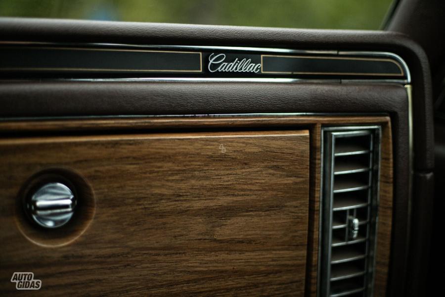 Brūns Cadillac Brougham 1982 Kauņa, ar dzinēja tilpumu 4.10 L un nobraukumu 87 tūkst. km par 10500 €, foto 16 vietnē AUTOMOTO.COM.LV