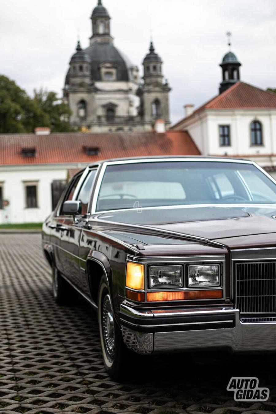 Brūns Cadillac Brougham 1982 Kauņa, ar dzinēja tilpumu 4.10 L un nobraukumu 87 tūkst. km par 11500 €, foto 5 vietnē AUTOMOTO.COM.LV