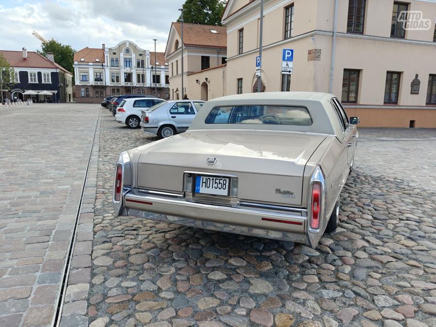 Cadillac Brougham 1992 in Kaunas, with an engine capacity of 5.70 L and mileage of 60 thousand km for 14000 €, photo 5 on AUTOMOTO.COM.LV
