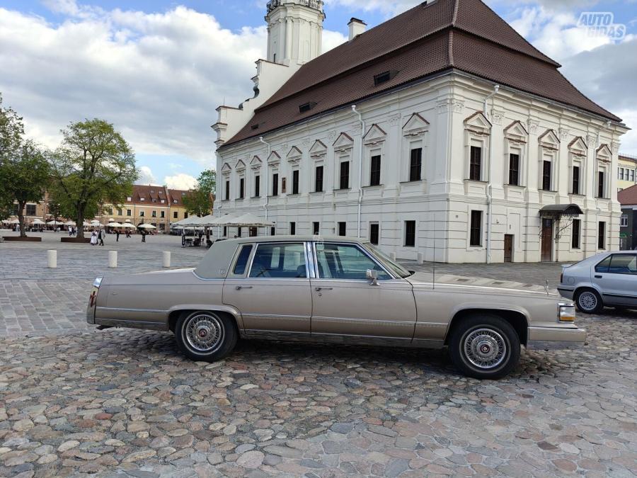 Cadillac Brougham 1992 in Kaunas, with an engine capacity of 5.70 L and mileage of 60 thousand km for 14000 €, photo 6 on AUTOMOTO.COM.LV