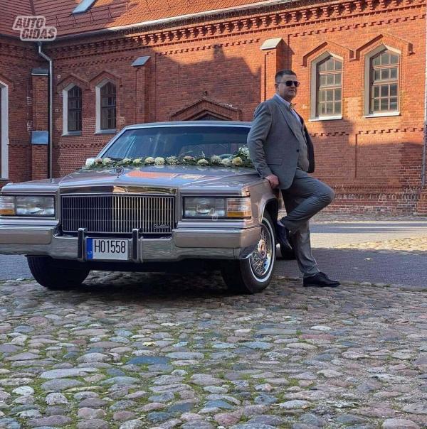 Cadillac Brougham 1992 in Kaunas, with an engine capacity of 5.70 L and mileage of 60 thousand km for 14000 €, photo 9 on AUTOMOTO.COM.LV