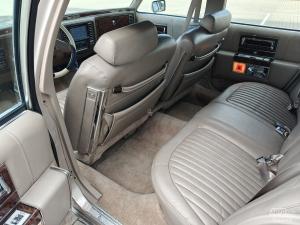 Cadillac Brougham 1992 in Kaunas, with an engine capacity of 5.70 L and mileage of 60 thousand km for 14000 €, photo 15 on AUTOMOTO.COM.LV