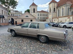 Cadillac Brougham 1992 in Kaunas, with an engine capacity of 5.70 L and mileage of 60 thousand km for 14000 €, photo 19 on AUTOMOTO.COM.LV