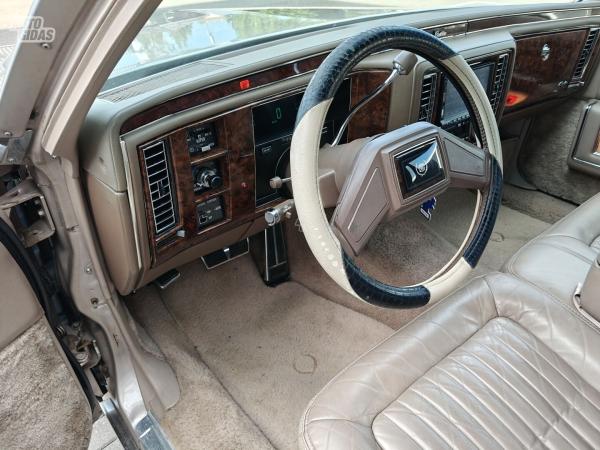Cadillac Brougham 1992 in Kaunas, with an engine capacity of 5.70 L and mileage of 60 thousand km for 14000 €, photo 10 on AUTOMOTO.COM.LV