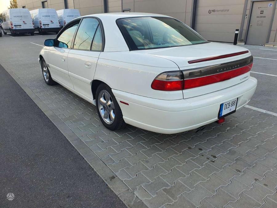 Balts Cadillac Catera 1998 Viļņa, ar dzinēja tilpumu 2.96 L un nobraukumu 112 tūkst. km par 4999 €, foto 1 vietnē AUTOMOTO.COM.LV