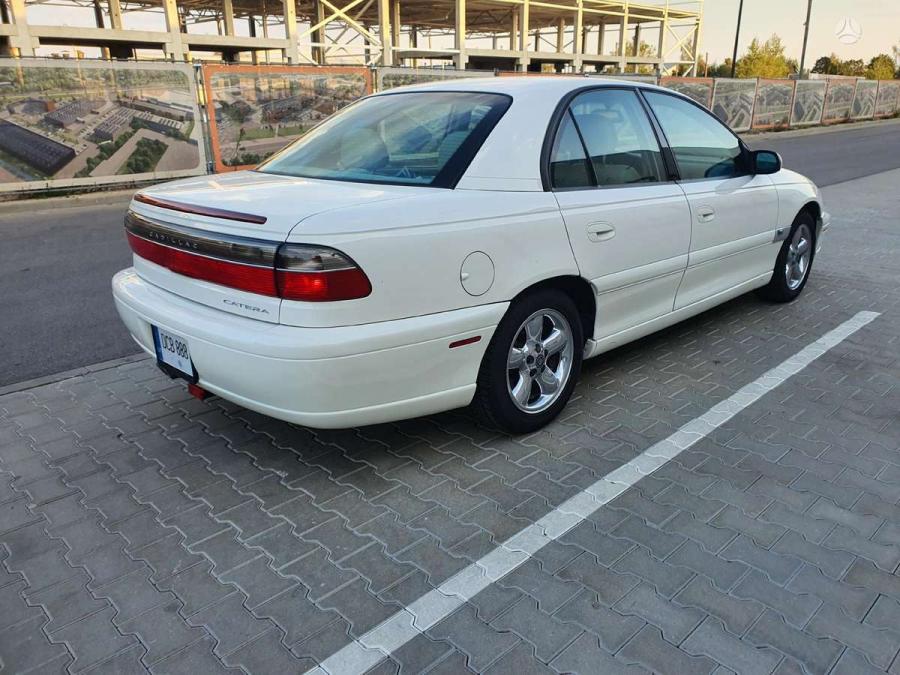 Balts Cadillac Catera 1998 Viļņa, ar dzinēja tilpumu 2.96 L un nobraukumu 112 tūkst. km par 4999 €, foto 4 vietnē AUTOMOTO.COM.LV