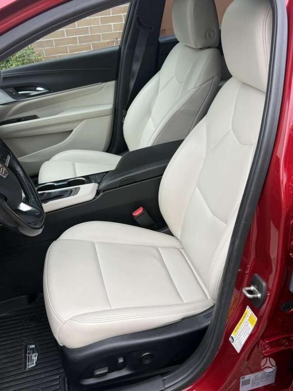Sarkans Cadillac CT4 2021 Kauņa, ar dzinēja tilpumu 2.00 L un nobraukumu 60 tūkst. km par 18900 €, foto 7 vietnē AUTOMOTO.COM.LV