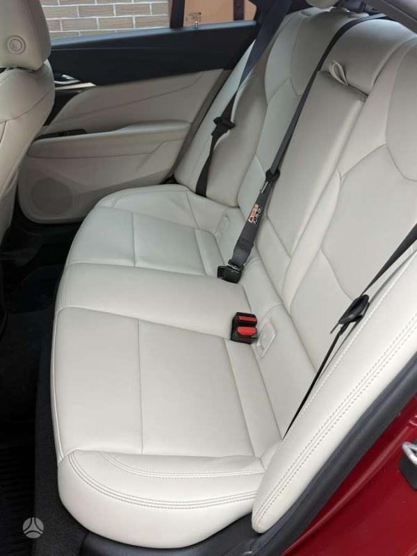 Sarkans Cadillac CT4 2021 Kauņa, ar dzinēja tilpumu 2.00 L un nobraukumu 60 tūkst. km par 18900 €, foto 8 vietnē AUTOMOTO.COM.LV