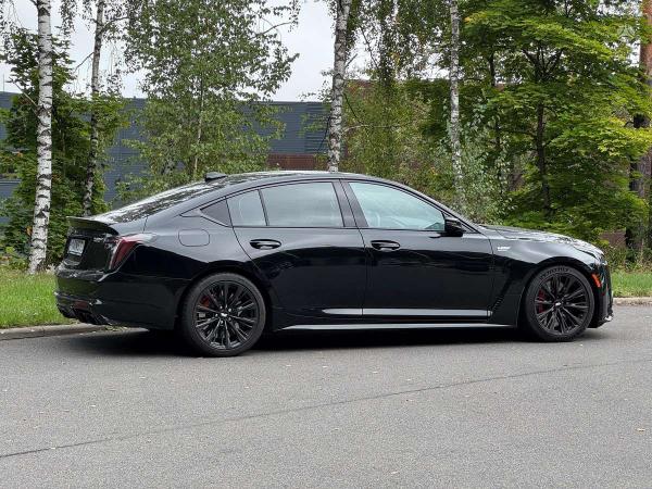 Черный Кадиллак CT5 2024 в Вильнюс, объемом двигателя 6.16 л и пробегом 13 тыс. км за 89000 €, фото 9 на AUTOMOTO.COM.LV