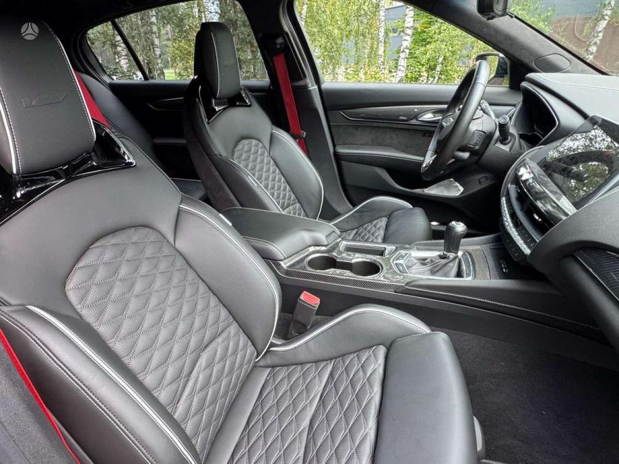 Melns Cadillac CT5 2024 Viļņa, ar dzinēja tilpumu 6.16 L un nobraukumu 13 tūkst. km par 89000 €, foto 15 vietnē AUTOMOTO.COM.LV