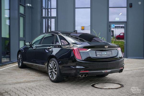 Black Cadillac CT6 2019 in Kaunas, with an engine capacity of 3.60 L and mileage of 119 thousand km for 29950 €, photo 9 on AUTOMOTO.COM.LV