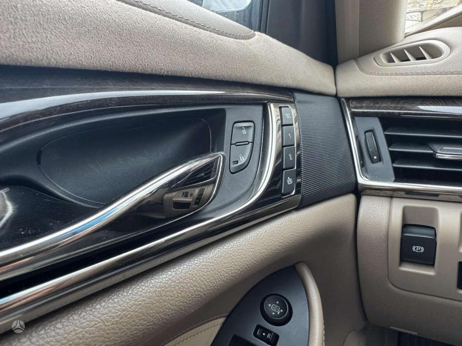 White Cadillac CTS 2016 in Kretinga, with an engine capacity of 2.00 L and mileage of 112 thousand km for 15500 €, photo 19 on AUTOMOTO.COM.LV