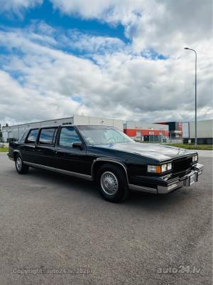 Melns Cadillac de-ville 1985 Tallina, ar dzinēja tilpumu 4.10 L un nobraukumu 40 tūkst. km par 5000 €, foto  vietnē AUTOMOTO.COM.LV