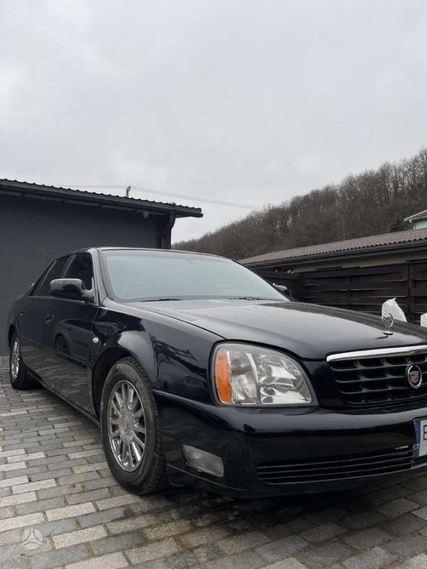 Black Cadillac de-ville 2004 in Kaunas, with an engine capacity of 4.57 L and mileage of 188 thousand km for 4000 €, photo 1 on AUTOMOTO.COM.LV