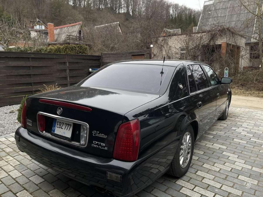 Black Cadillac de-ville 2004 in Kaunas, with an engine capacity of 4.57 L and mileage of 188 thousand km for 4000 €, photo 2 on AUTOMOTO.COM.LV