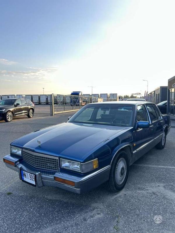 Zils Cadillac de-ville 1990 Viļņa, ar dzinēja tilpumu 4.47 L un nobraukumu 207 tūkst. km par 9000 €, foto 1 vietnē AUTOMOTO.COM.LV