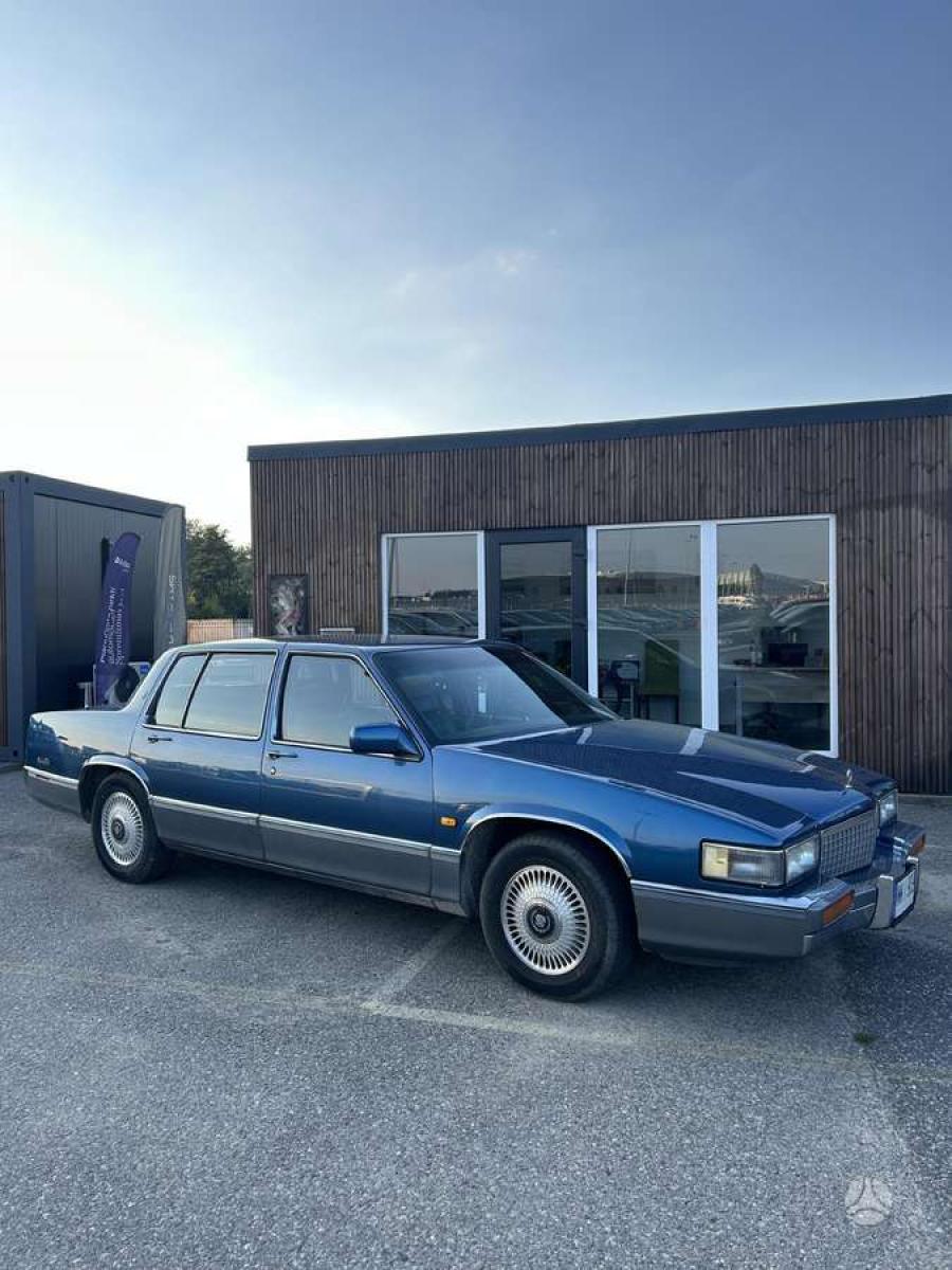 Zils Cadillac de-ville 1990 Viļņa, ar dzinēja tilpumu 4.47 L un nobraukumu 207 tūkst. km par 9000 €, foto 3 vietnē AUTOMOTO.COM.LV