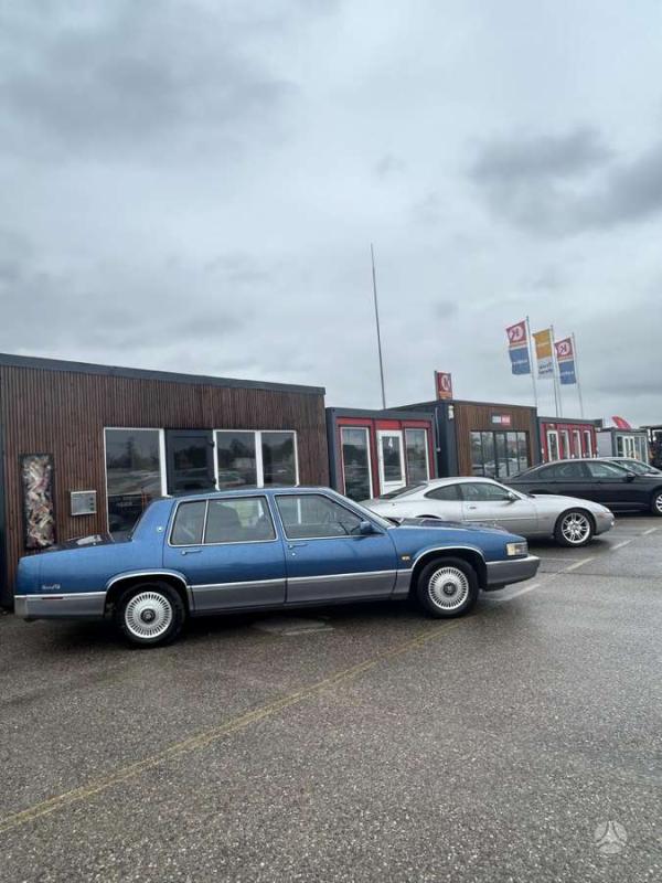 Zils Cadillac de-ville 1990 Viļņa, ar dzinēja tilpumu 4.47 L un nobraukumu 207 tūkst. km par 9000 €, foto 5 vietnē AUTOMOTO.COM.LV
