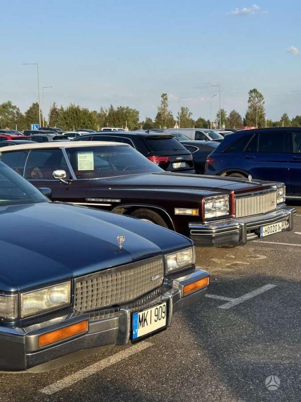 Zils Cadillac de-ville 1990 Viļņa, ar dzinēja tilpumu 4.47 L un nobraukumu 207 tūkst. km par 9000 €, foto 8 vietnē AUTOMOTO.COM.LV