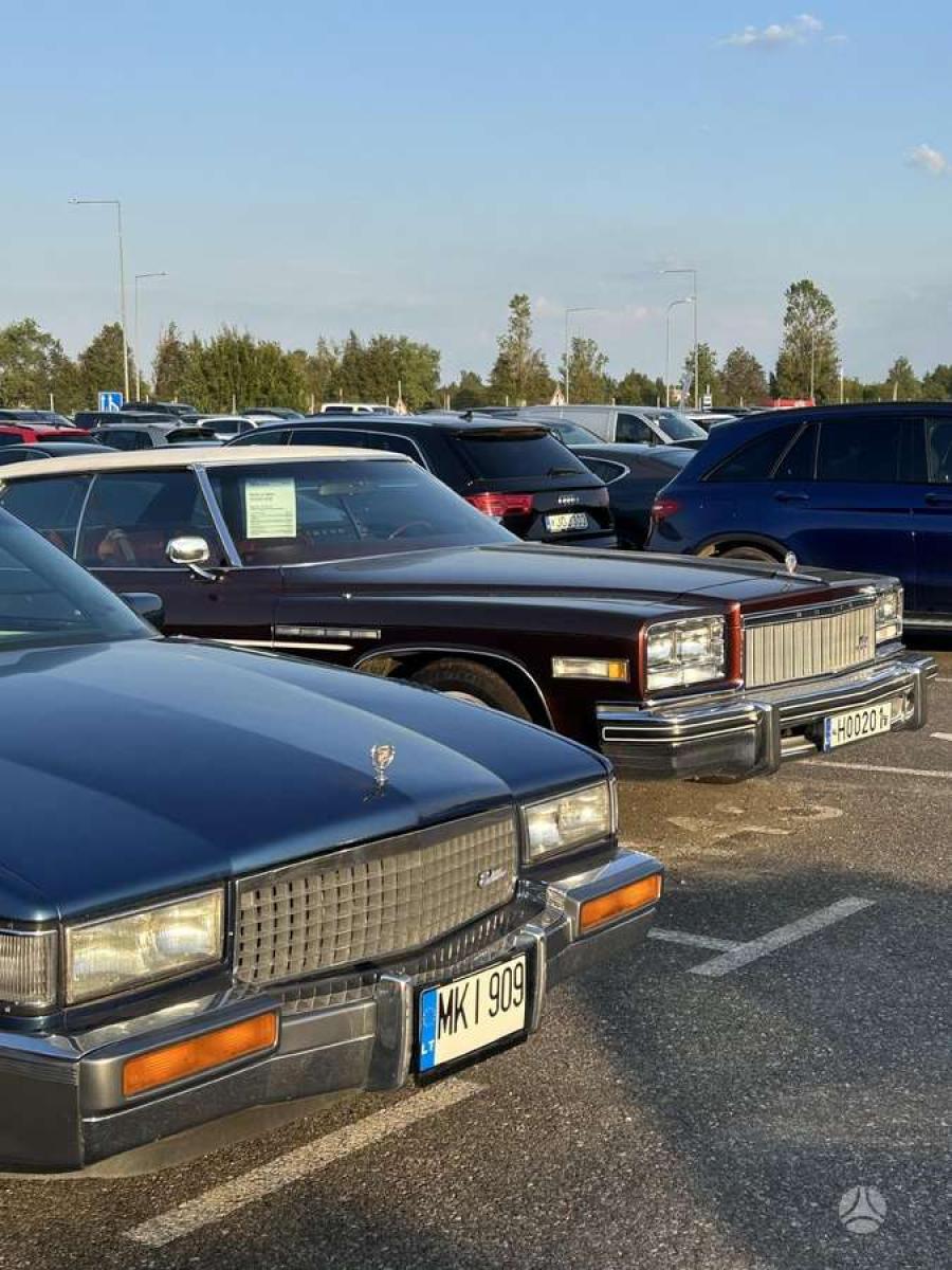 Zils Cadillac de-ville 1990 Viļņa, ar dzinēja tilpumu 4.47 L un nobraukumu 207 tūkst. km par 9000 €, foto 8 vietnē AUTOMOTO.COM.LV