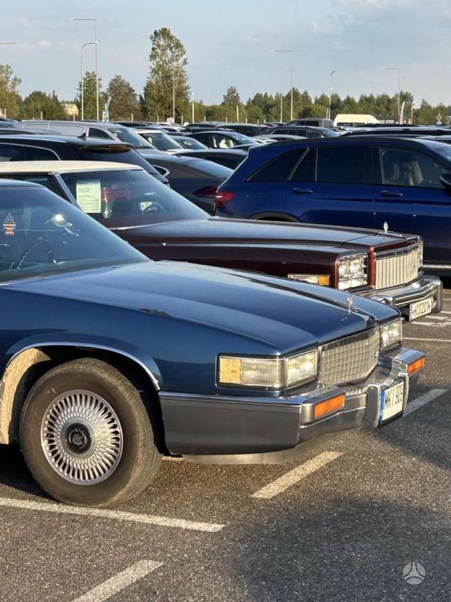 Zils Cadillac de-ville 1990 Viļņa, ar dzinēja tilpumu 4.47 L un nobraukumu 207 tūkst. km par 9000 €, foto 18 vietnē AUTOMOTO.COM.LV