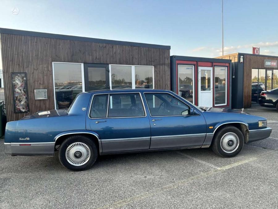 Zils Cadillac de-ville 1990 Viļņa, ar dzinēja tilpumu 4.47 L un nobraukumu 207 tūkst. km par 9000 €, foto 30 vietnē AUTOMOTO.COM.LV