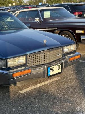 Zils Cadillac de-ville 1990 Viļņa, ar dzinēja tilpumu 4.47 L un nobraukumu 207 tūkst. km par 9000 €, foto 32 vietnē AUTOMOTO.COM.LV