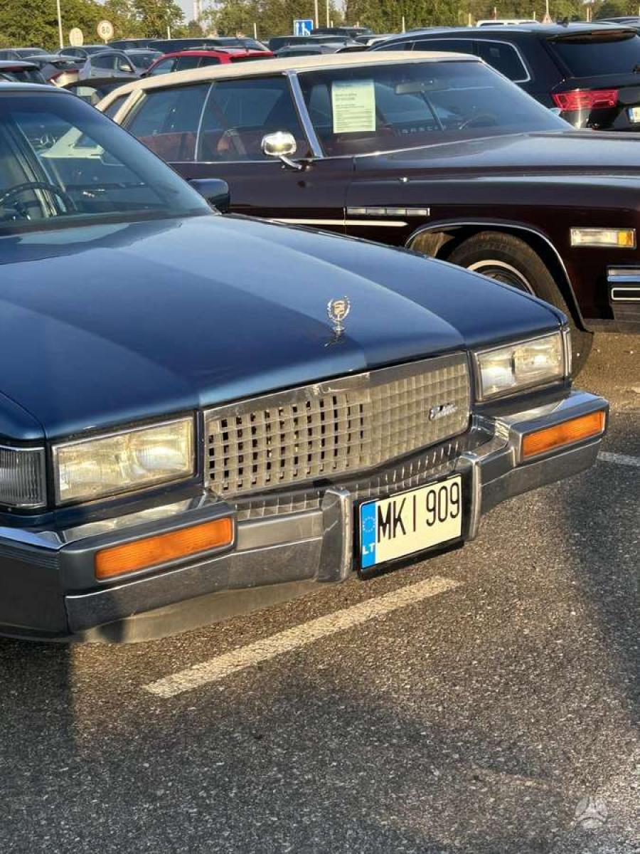 Zils Cadillac de-ville 1990 Viļņa, ar dzinēja tilpumu 4.47 L un nobraukumu 207 tūkst. km par 9000 €, foto 32 vietnē AUTOMOTO.COM.LV