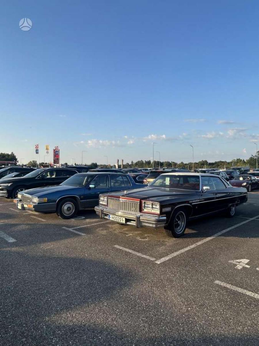 Zils Cadillac de-ville 1990 Viļņa, ar dzinēja tilpumu 4.47 L un nobraukumu 207 tūkst. km par 9000 €, foto 35 vietnē AUTOMOTO.COM.LV
