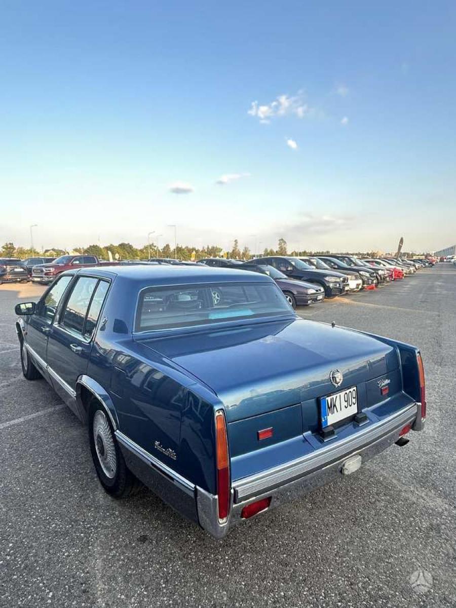 Zils Cadillac de-ville 1990 Viļņa, ar dzinēja tilpumu 4.47 L un nobraukumu 207 tūkst. km par 9000 €, foto 36 vietnē AUTOMOTO.COM.LV