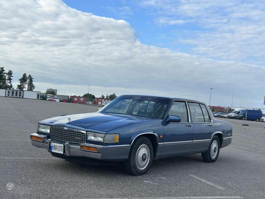 Zils Cadillac de-ville 1990 Viļņa, ar dzinēja tilpumu 4.47 L un nobraukumu 207 tūkst. km par 11111 €, foto 1 vietnē AUTOMOTO.COM.LV
